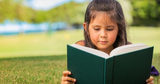 Olvasás nyáron? Így szerettesd meg vele!