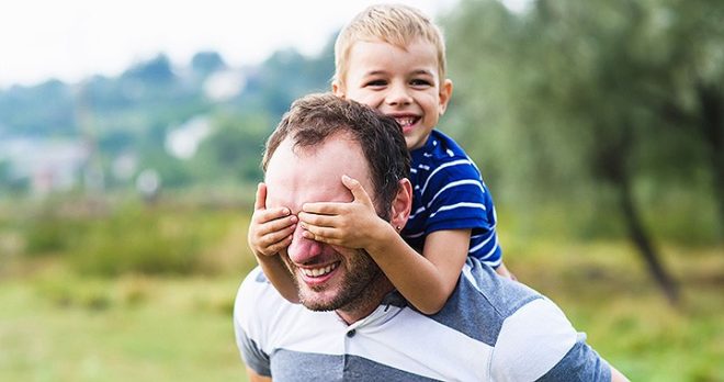 5 dolog, ami igaz az extrovertált szülőkre