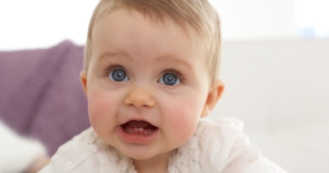 Mitől színeződhet el a baba foga?