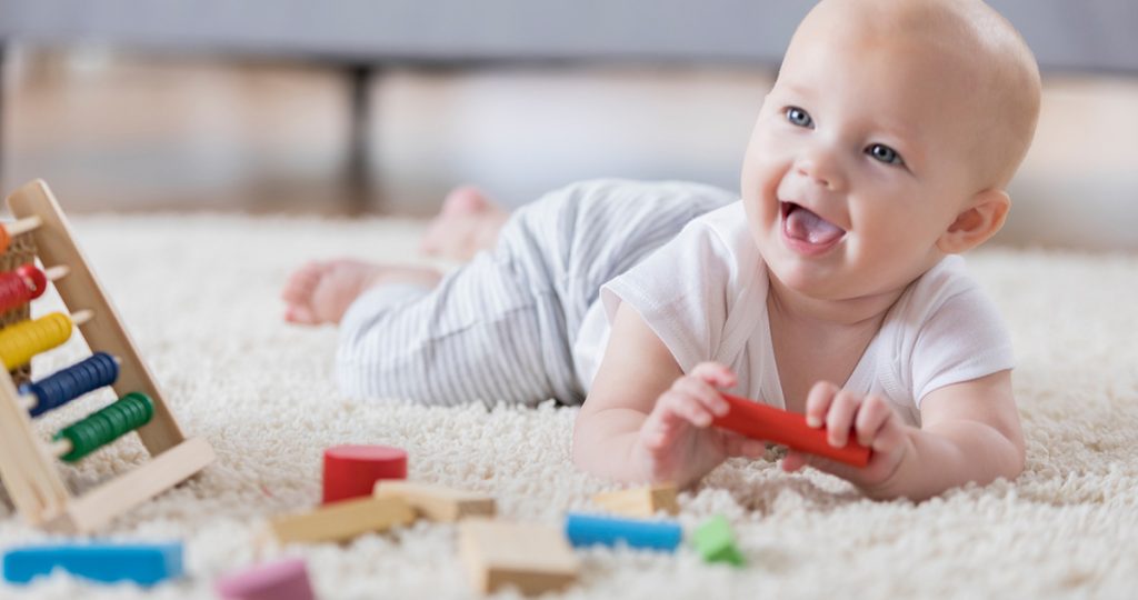 Mi a teendő, ha a baba utál hason lenni?