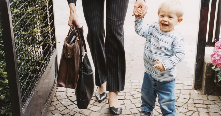 Hivatásos anya, főállású anya, GYET