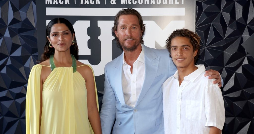 Kedves videóval köszöntötte édesanyját Matthew McConaughey fia
