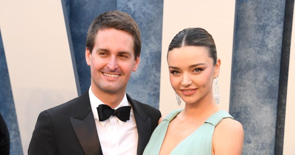 Megszületett Miranda Kerr negyedik fia